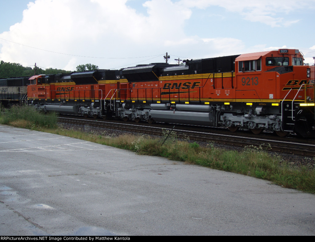 BNSF 9213